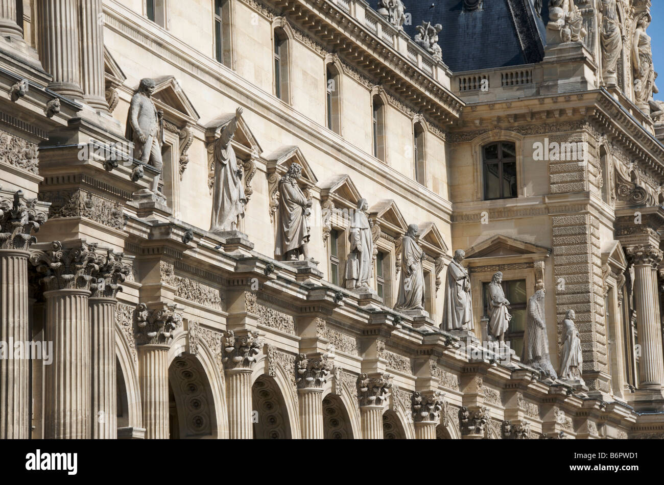 Louvre facade -Fotos und -Bildmaterial in hoher Auflösung – Alamy