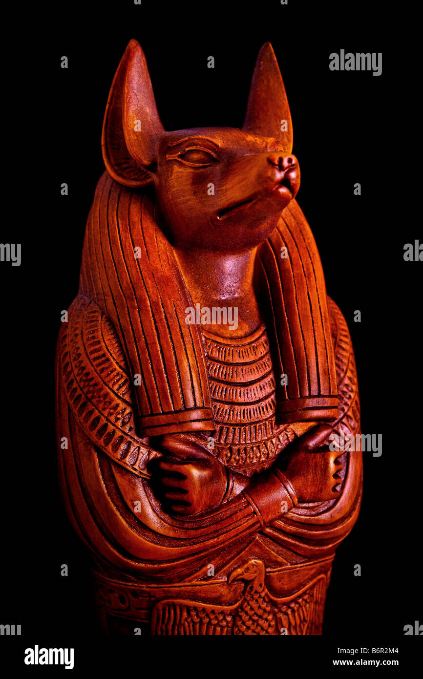 Majestätisch und starke braune hölzerne ägyptische Anubis portrait ...