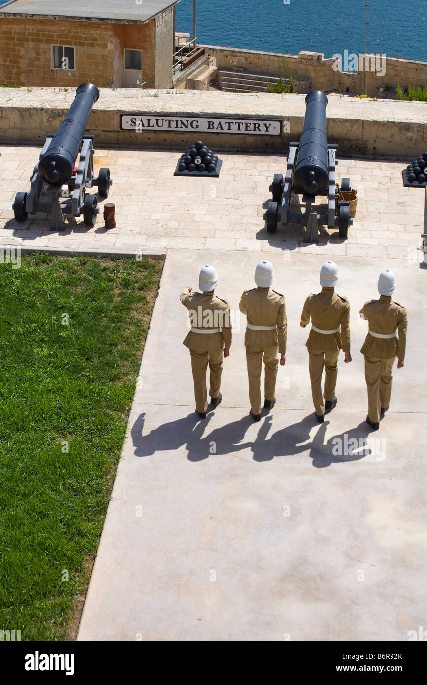 Soldaten salutieren -Fotos und -Bildmaterial in hoher Auflösung – Alamy