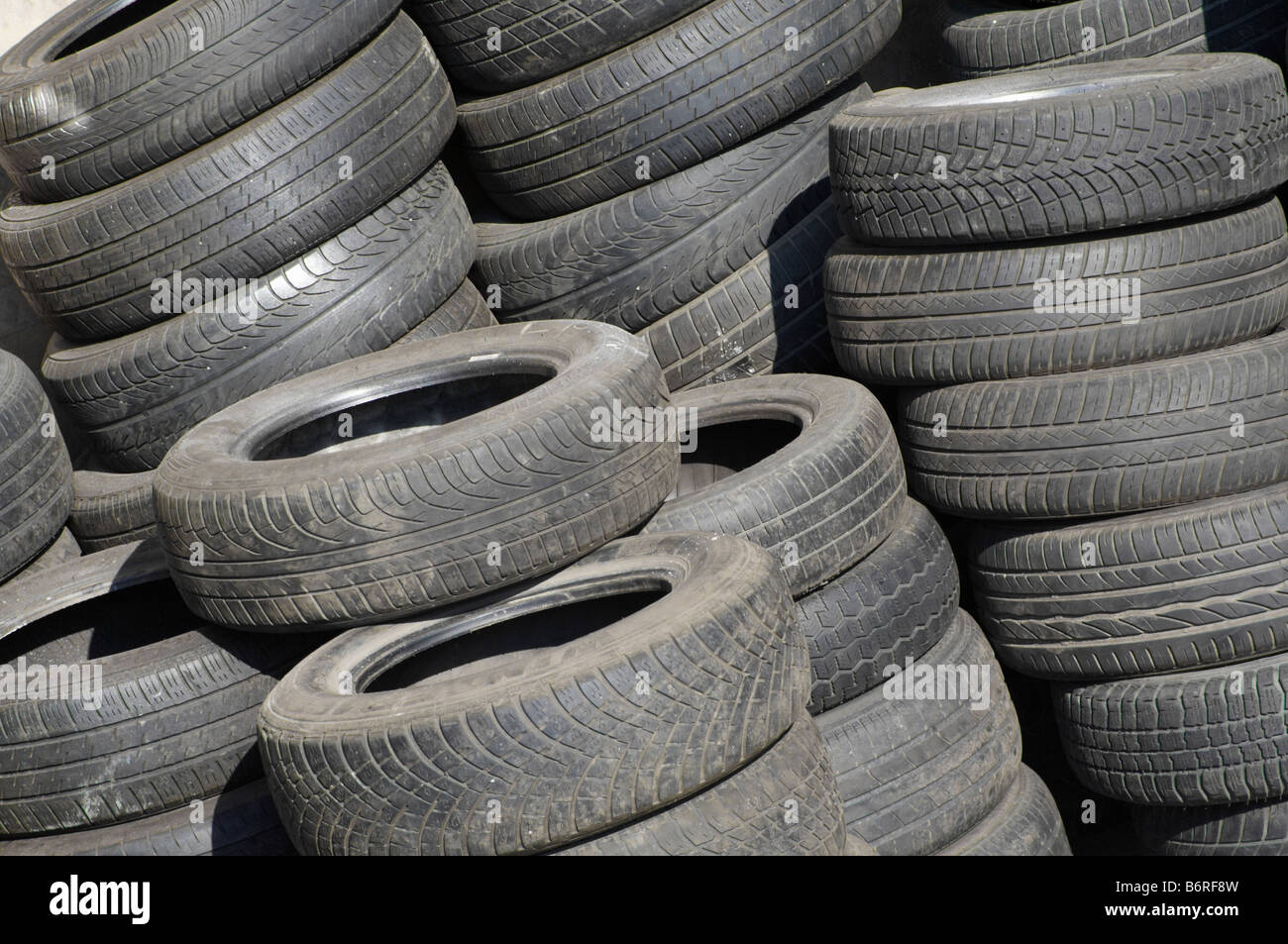 Gebrauchte reifen -Fotos und -Bildmaterial in hoher Auflösung – Alamy