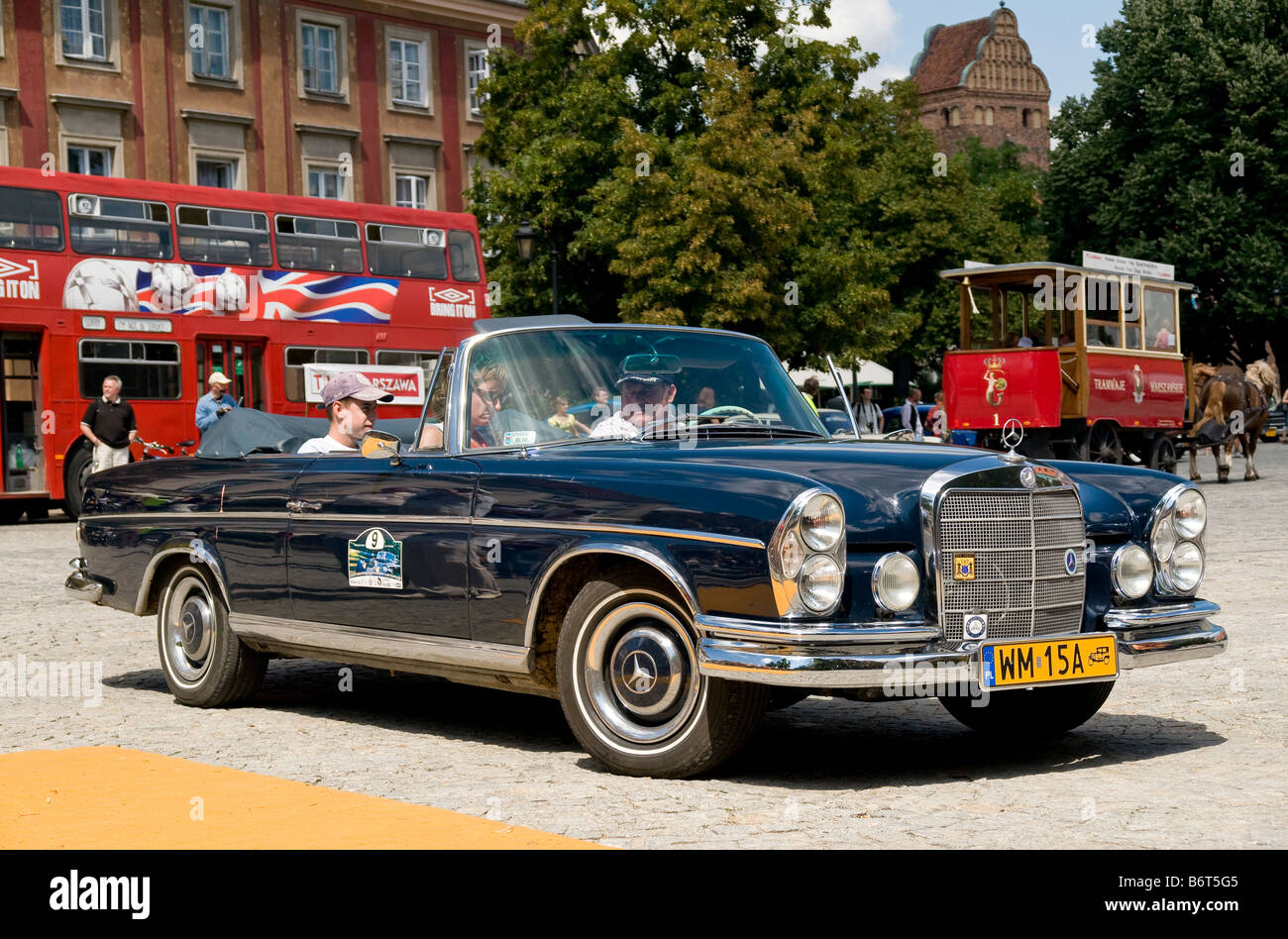 Mercedes benz w112 -Fotos und -Bildmaterial in hoher Auflösung – Alamy