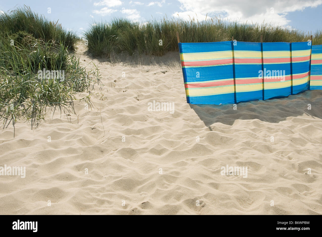 Windschutz am strand -Fotos und -Bildmaterial in hoher Auflösung – Alamy