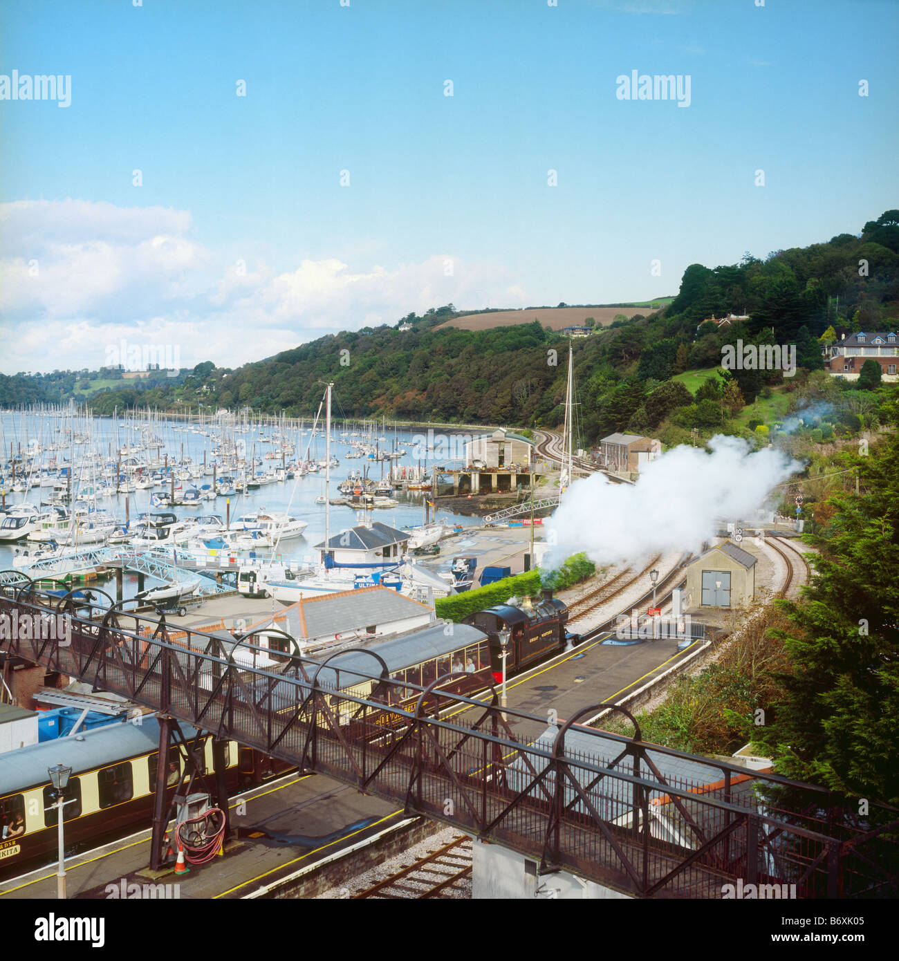 Ein Zug von Kinsgwear Station auf dem Paignton und Dartmouth Steam ...