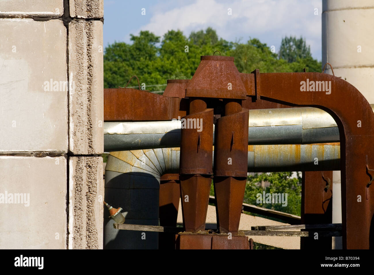 Kabelrohre aus metall -Fotos und -Bildmaterial in hoher Auflösung – Alamy