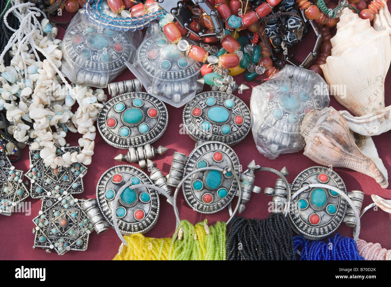 Indian shell beads -Fotos und -Bildmaterial in hoher Auflösung – Alamy