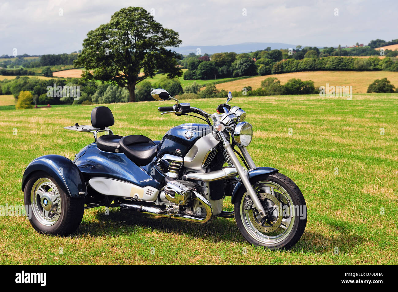 Blaue Grinnall BMW R1200S trike Stockfotografie - Alamy