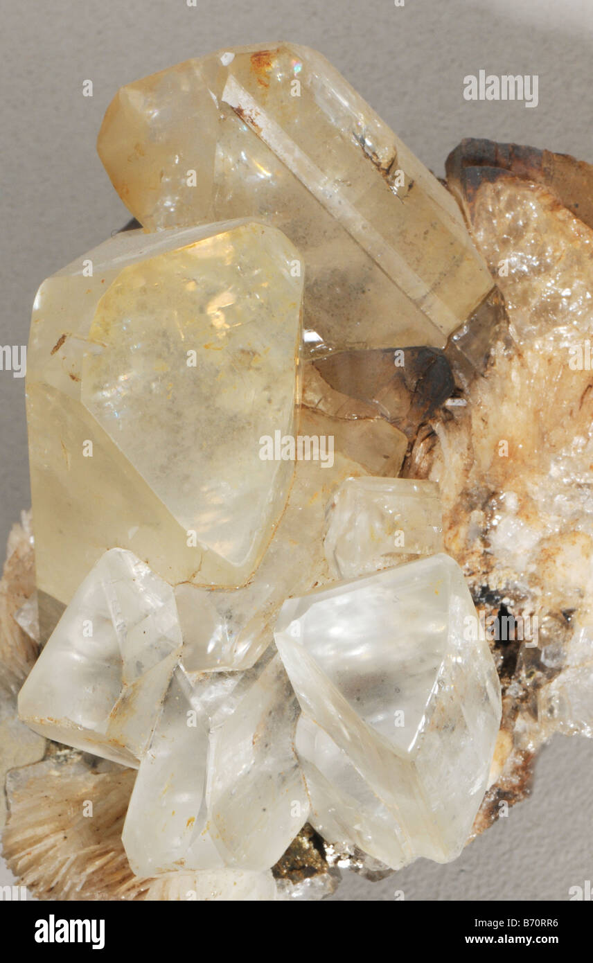 Kristall topas -Fotos und -Bildmaterial in hoher Auflösung – Alamy