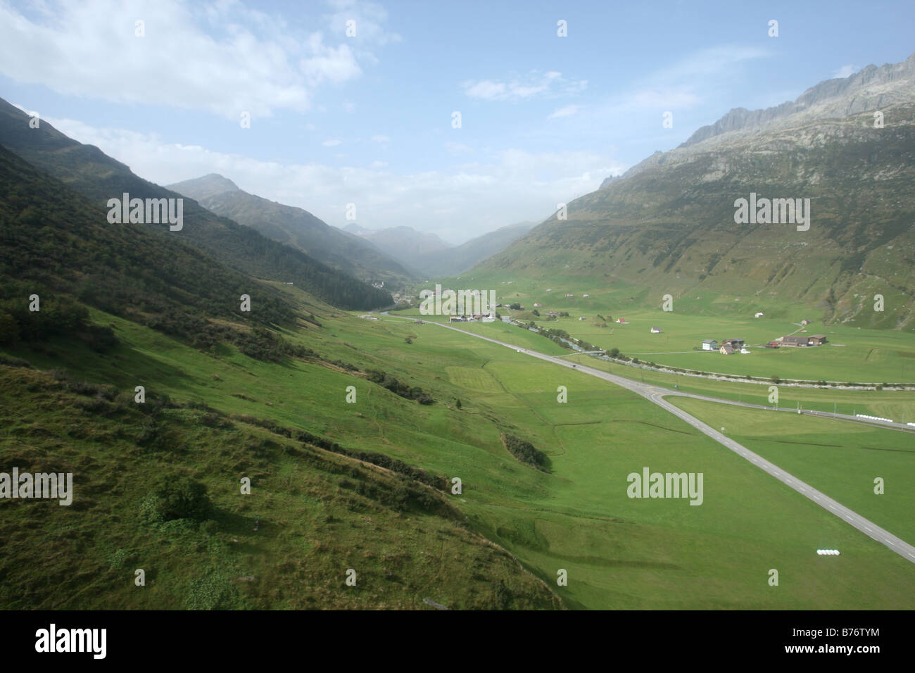 Andermatt swiss alps resort -Fotos und -Bildmaterial in hoher Auflösung ...
