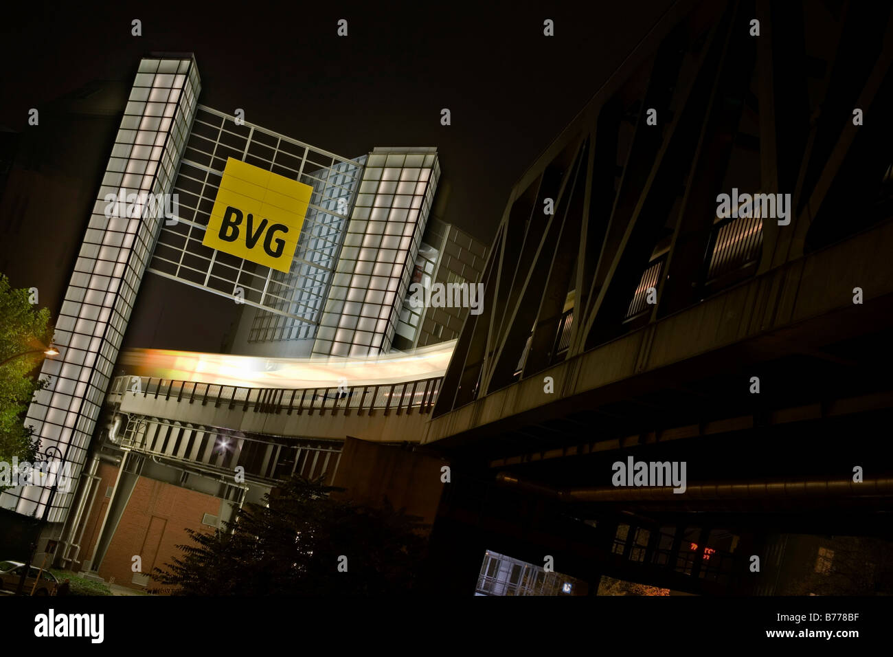 U-Bahn, Hochbahn, die Fahrt durch die BVG, Berliner Verkehrsbetriebe ...