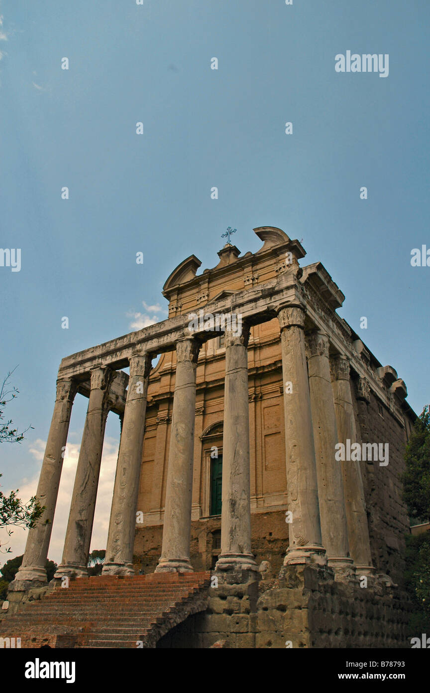 Antoninus und faustina tempel -Fotos und -Bildmaterial in hoher Auflösung – Alamy
