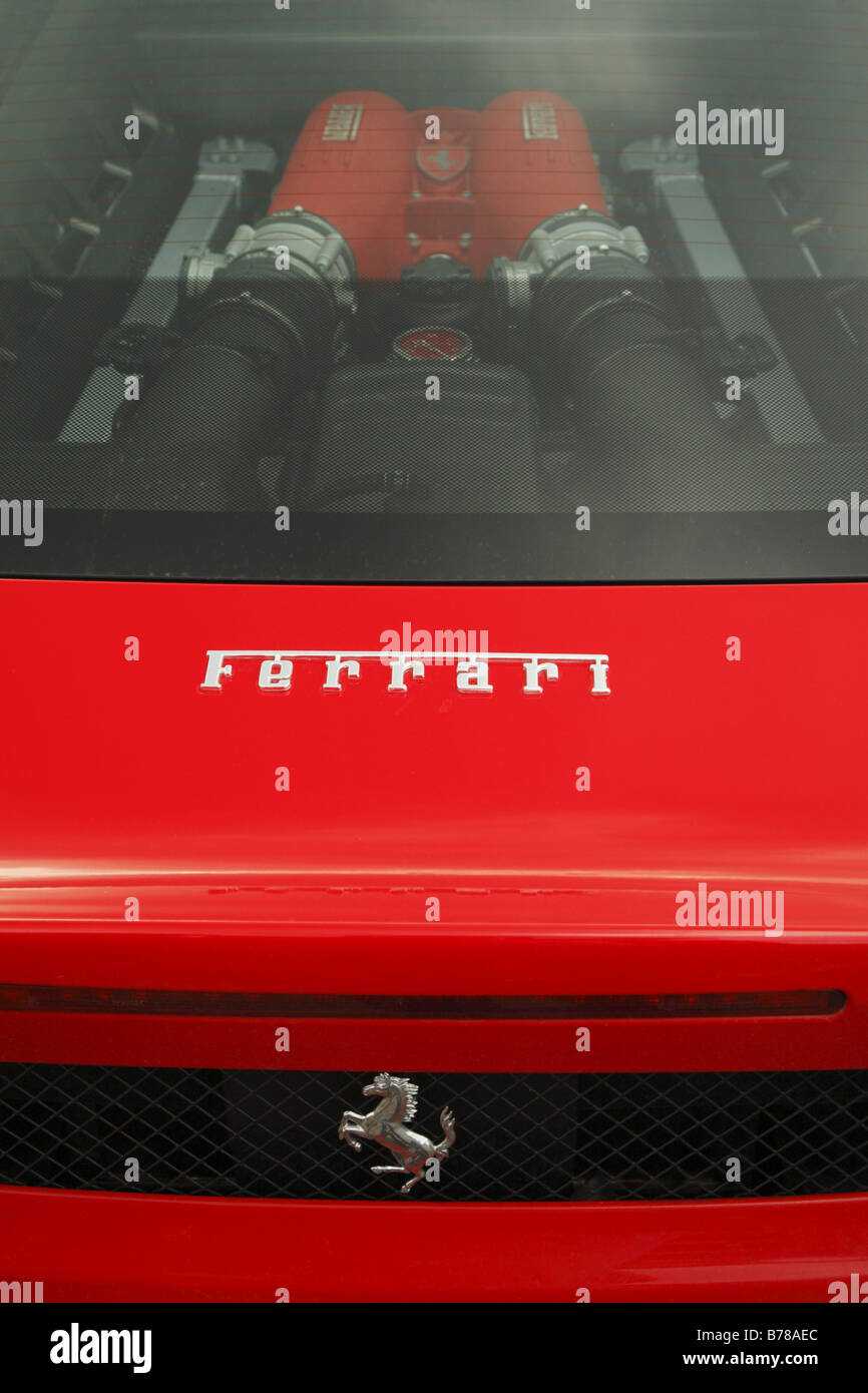 Roter ferrari motor -Fotos und -Bildmaterial in hoher Auflösung – Alamy