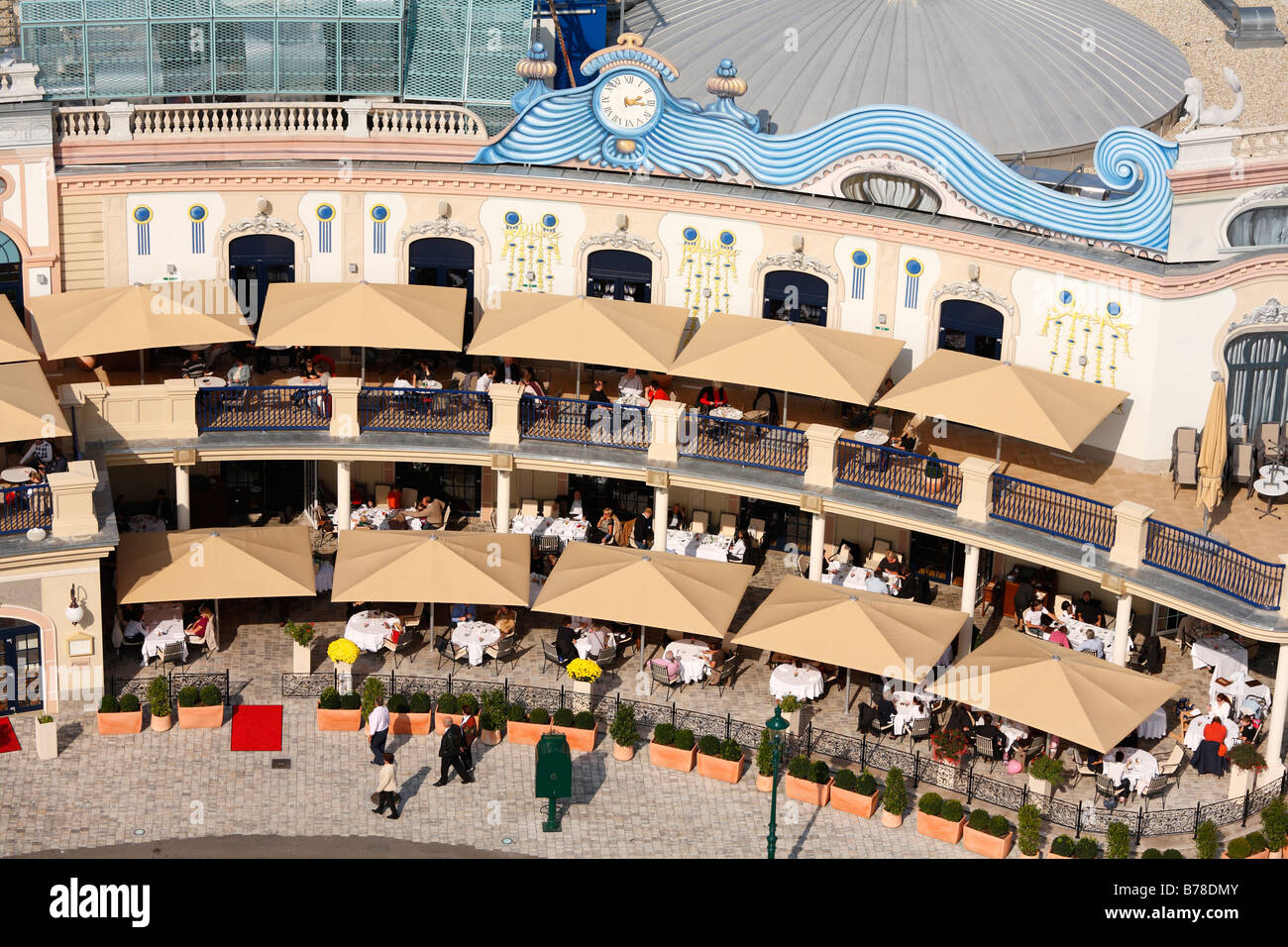 Restaurant facade austria -Fotos und -Bildmaterial in hoher Auflösung ...