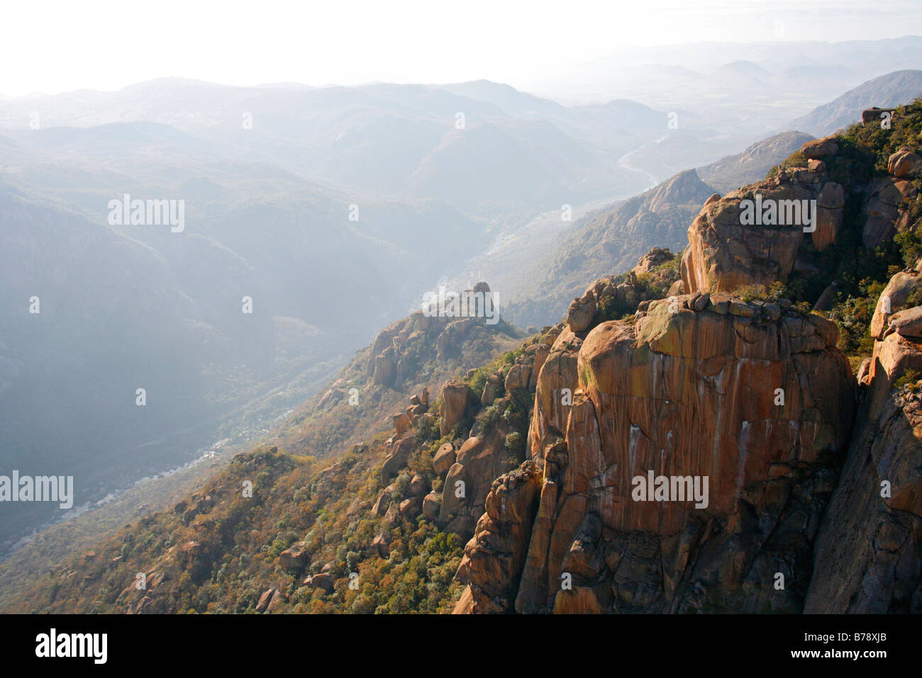 Antenne ein Granit-Koppie in Mpumalanga Lowveld und der Crocodile River ...