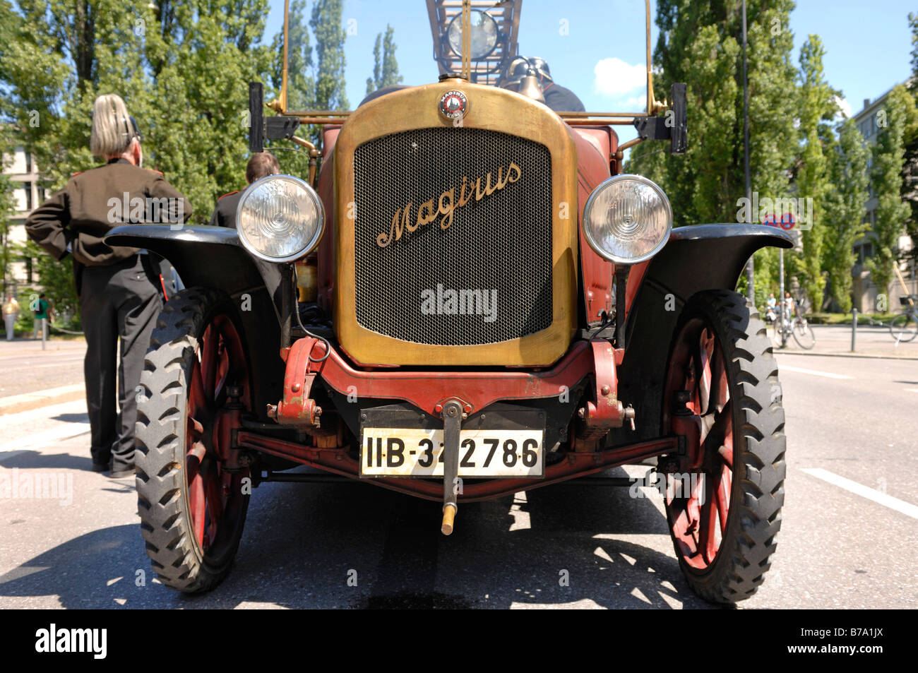 Deutsches feuerwehrauto altes feuerwehrauto -Fotos und -Bildmaterial in ...