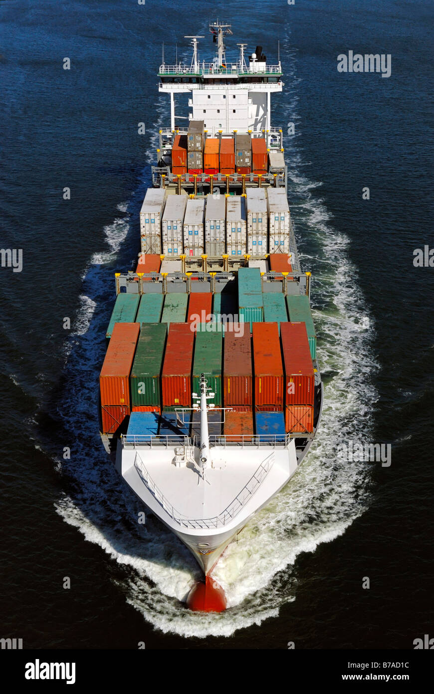 Containerschiff auf dem Nord-Ostsee-Kanal, Kiel, Schleswig-Holstein, Deutschland, Europa ...