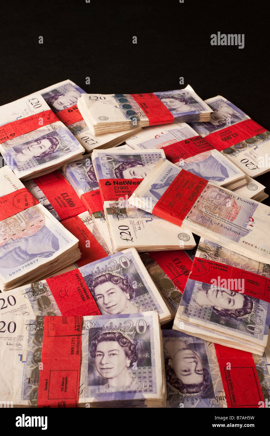 Haufen geld -Fotos und -Bildmaterial in hoher Auflösung – Alamy