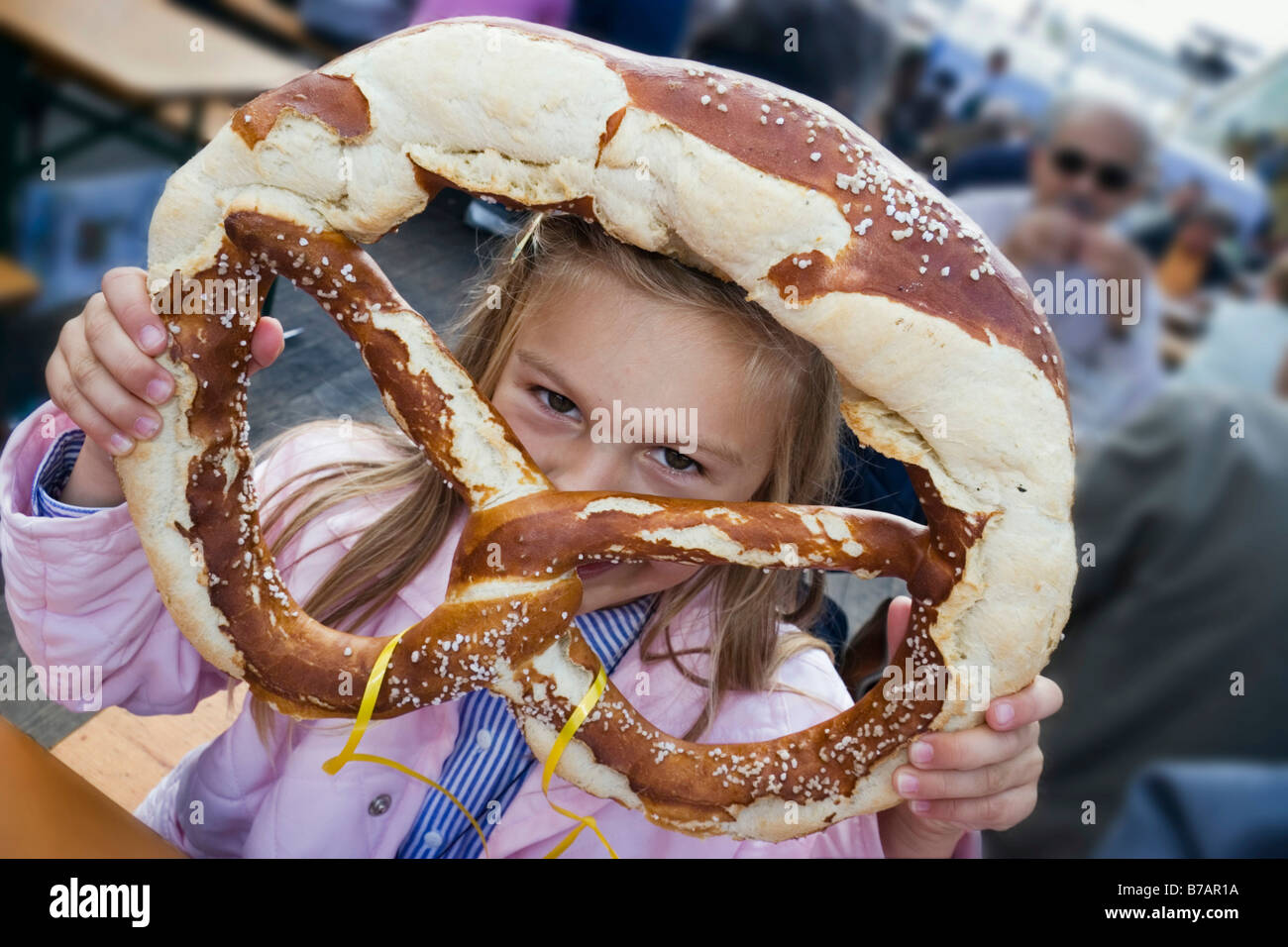 Oktoberfest brezel -Fotos und -Bildmaterial in hoher Auflösung – Alamy
