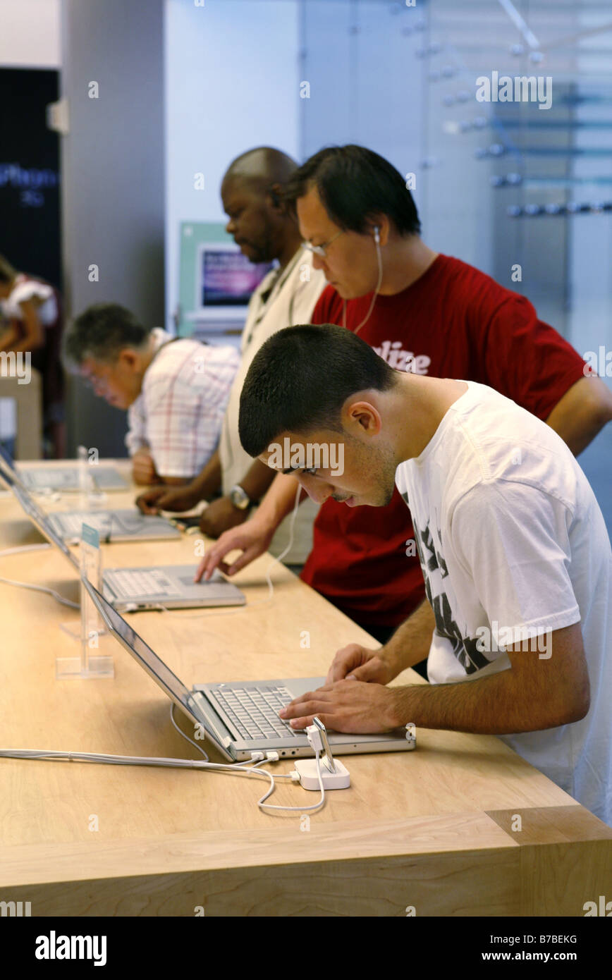 Apple computer store new york -Fotos und -Bildmaterial in hoher ...