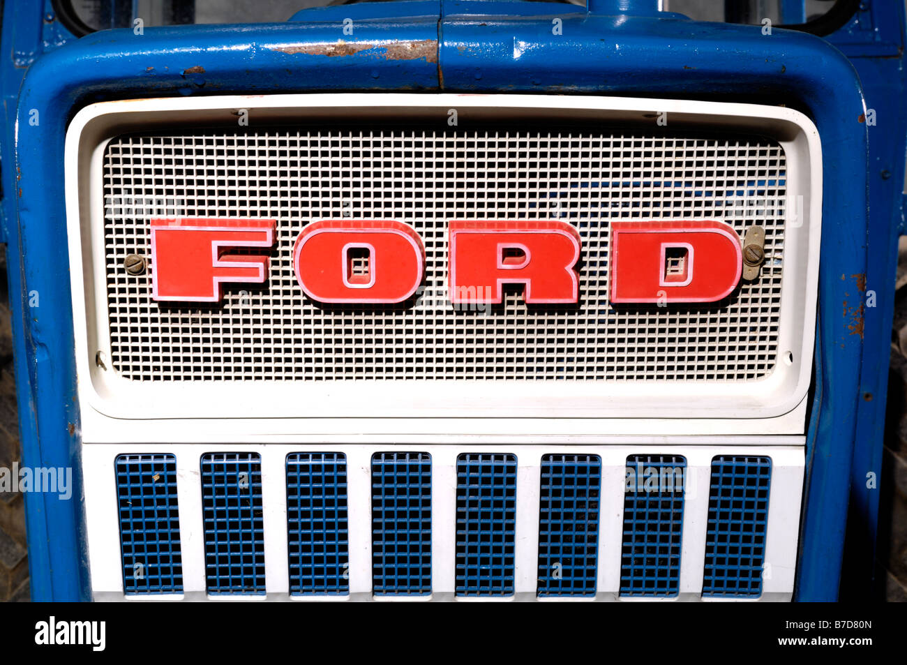 Oldtimer-Traktor Ford 3000 Stockfotografie - Alamy