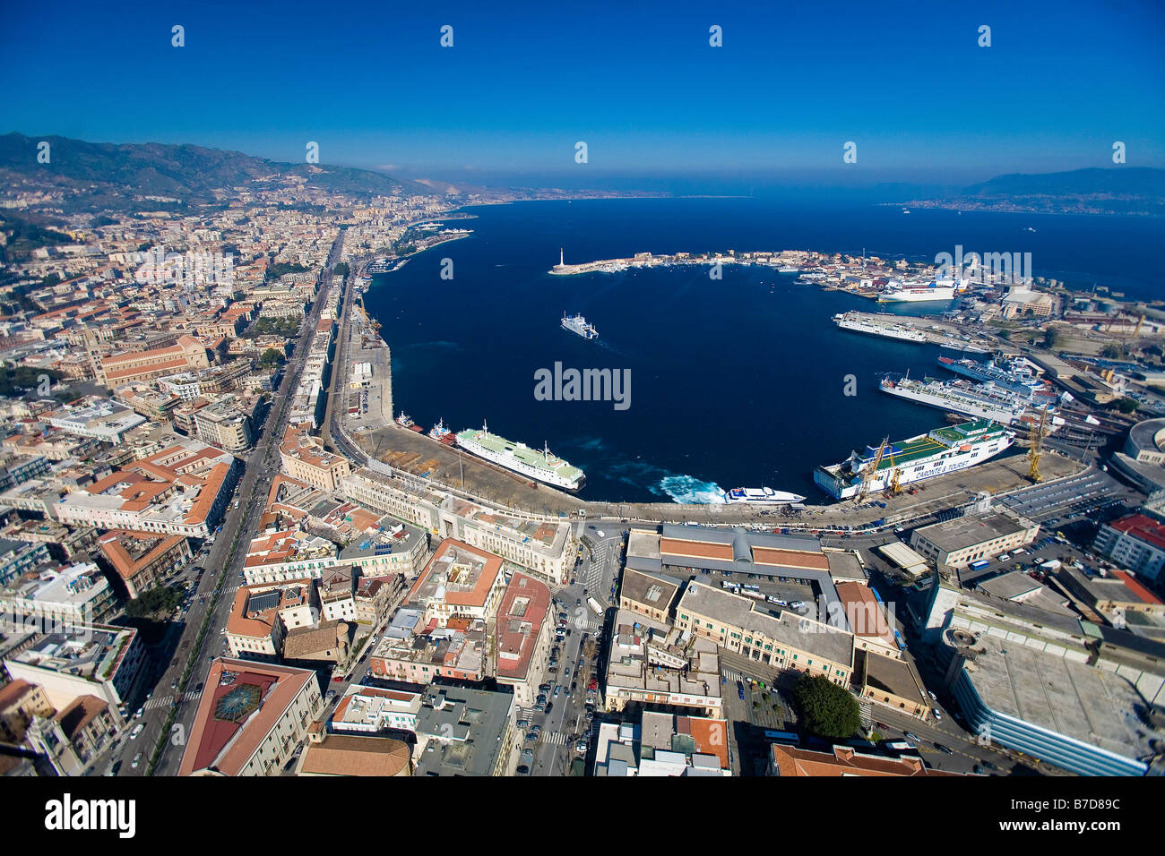 The straits of messina -Fotos und -Bildmaterial in hoher Auflösung – Alamy