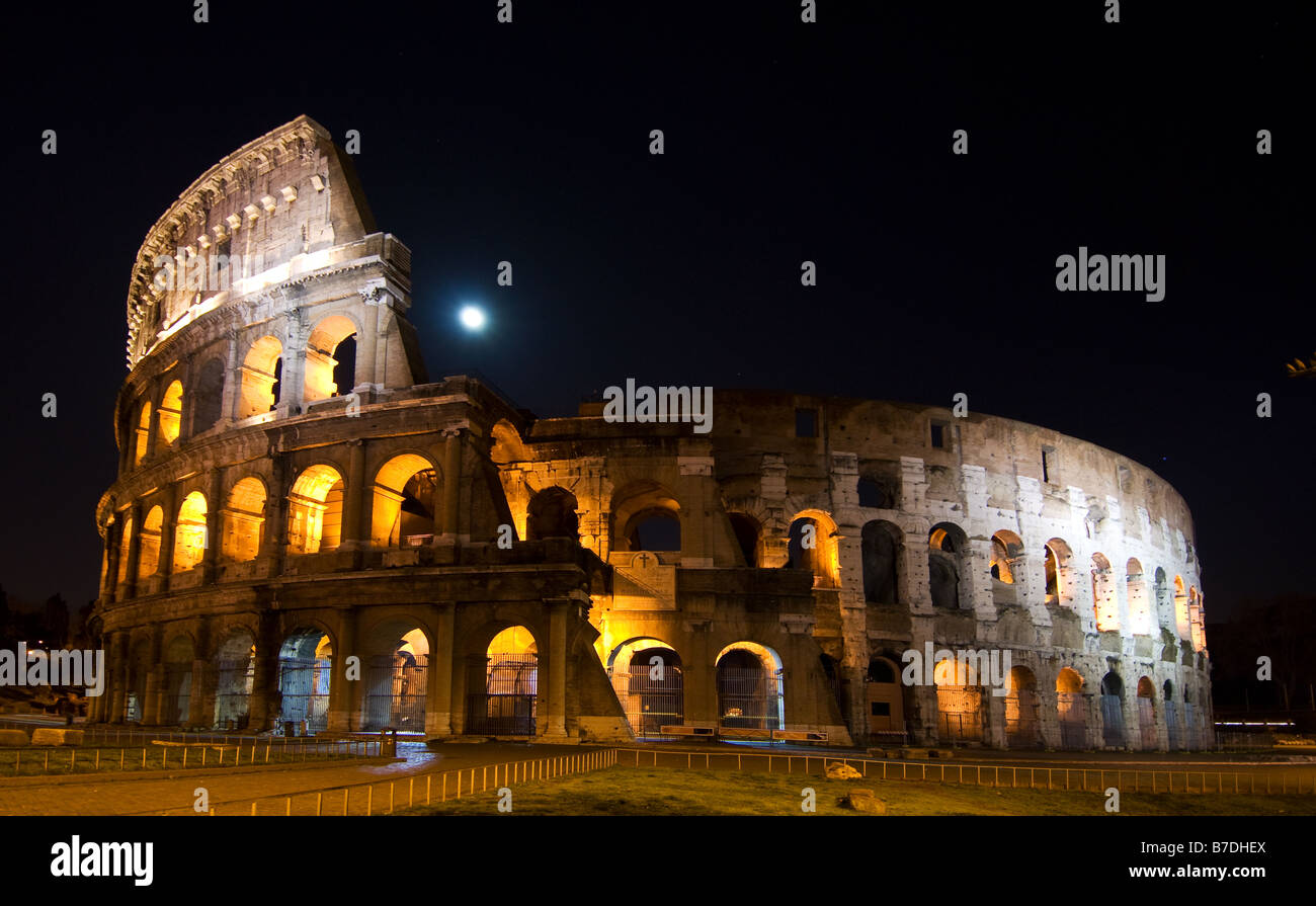 Kolosseum in rom in der nacht Stockfotos und -bilder Kaufen - Alamy