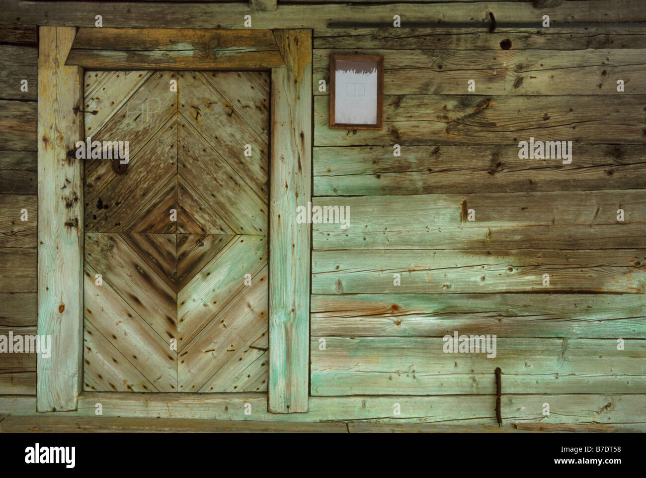 Scheunentor im Open-Air-Museum in Rumsiskės Litauen Stockfotografie - Alamy