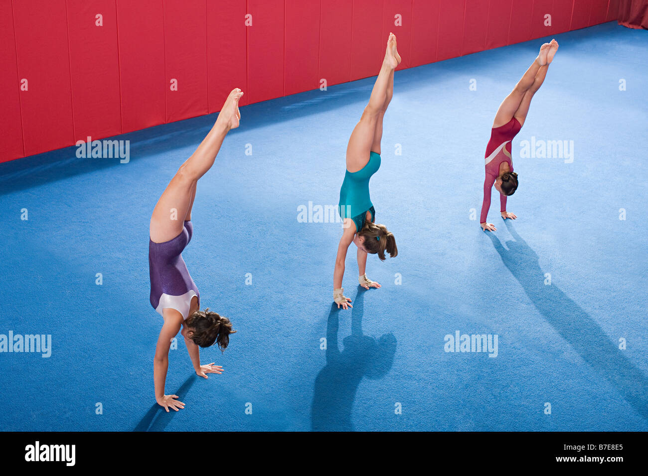 Gymnast Handstand Stockfotos & Gymnast Handstand Bilder - Alamy