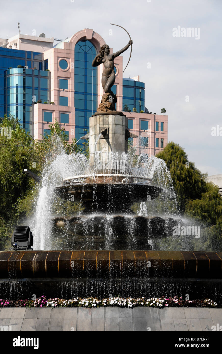 The huntress diana fountain -Fotos und -Bildmaterial in hoher Auflösung ...