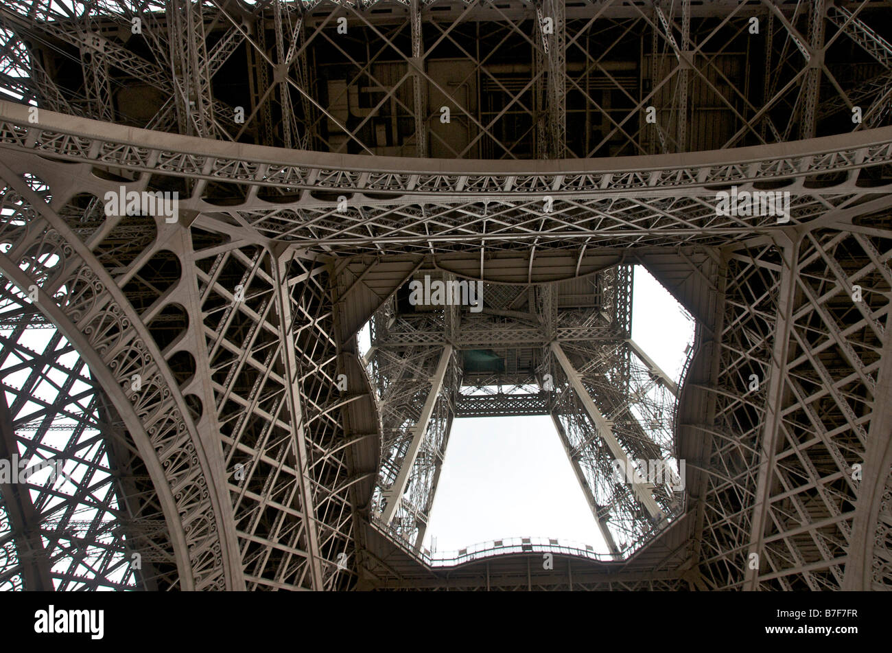 Close up detail of eiffel tower -Fotos und -Bildmaterial in hoher ...
