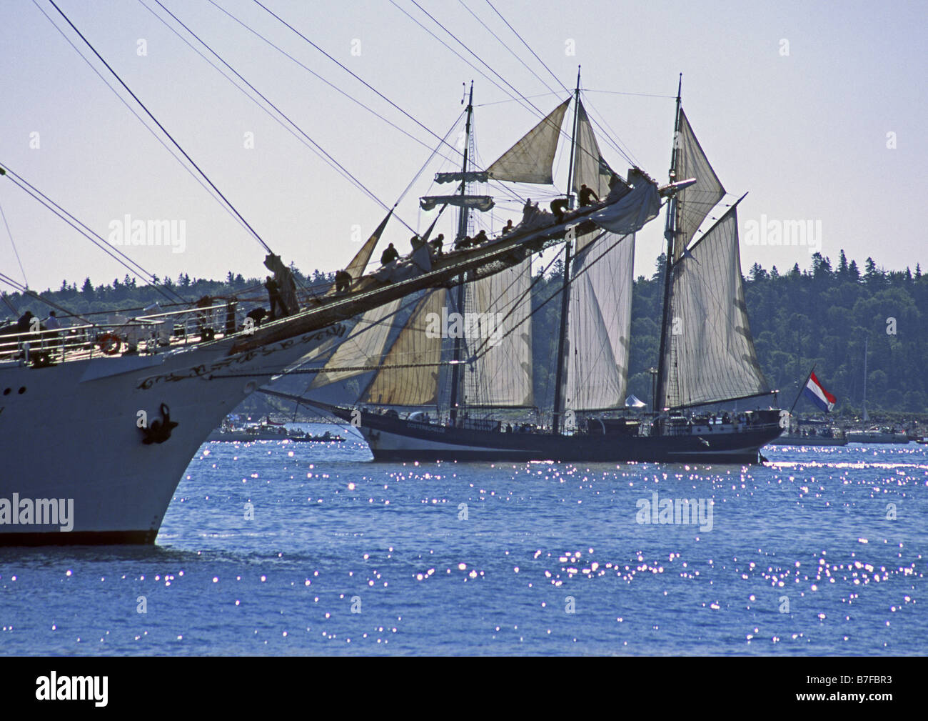 Crew parade der schiffe -Fotos und -Bildmaterial in hoher Auflösung – Alamy