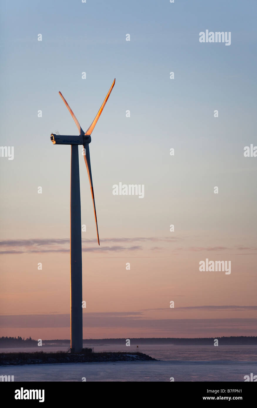 3 Megawatt (MW) Winwind Windkraftanlage am Meeresufer, Finnland ...
