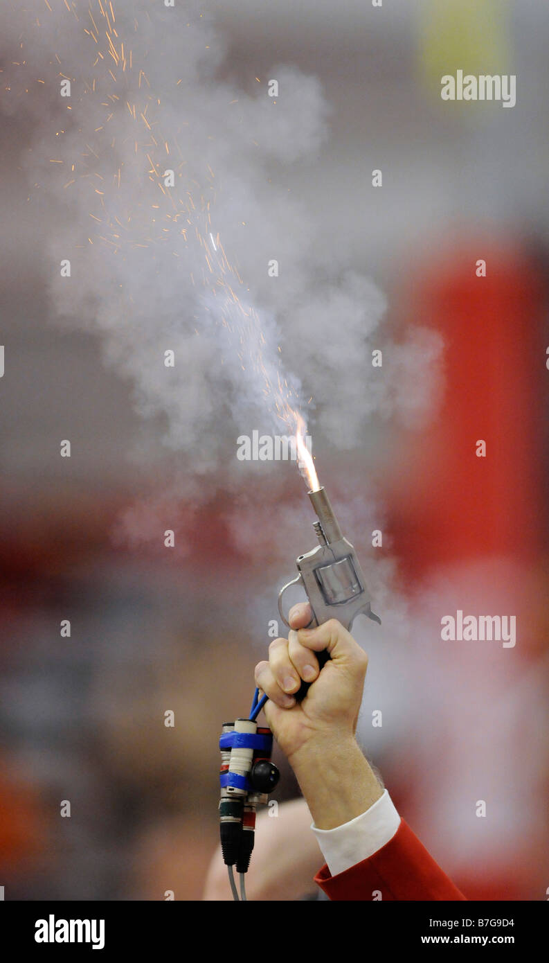 Starter Starting Pistol Stockfotos und -bilder Kaufen - Alamy