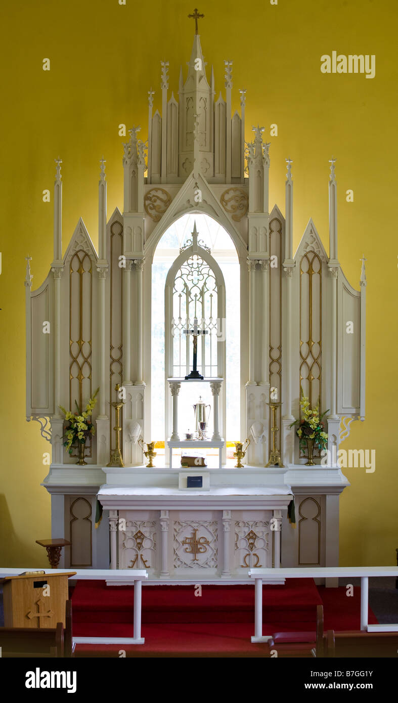 Hand geschnitzter Altar. Die kunstvolle handgefertigte weißen und ...
