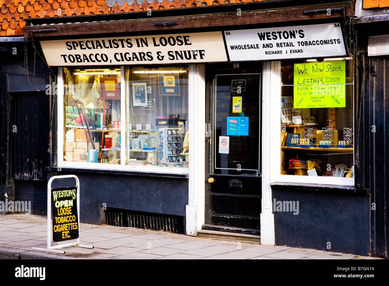 Old English Shop Stockfotos und -bilder Kaufen - Alamy