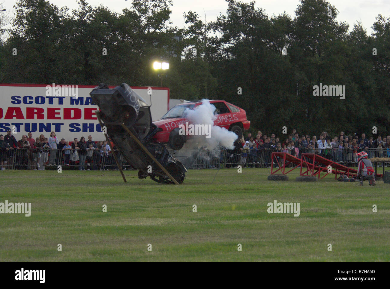 Stunt show car -Fotos und -Bildmaterial in hoher Auflösung – Alamy