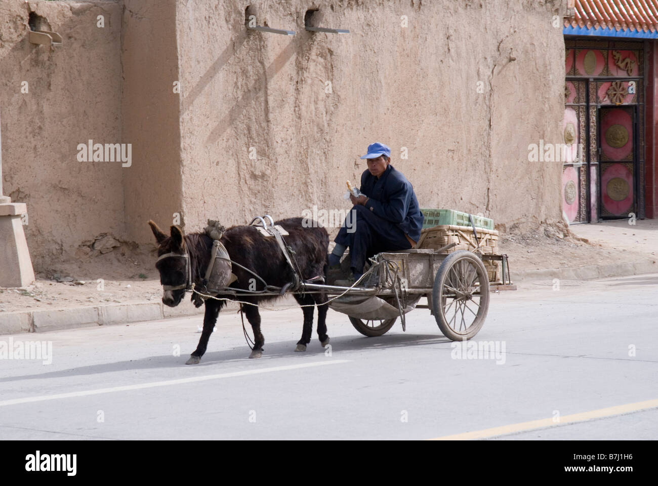 Esel mit kutsche -Fotos und -Bildmaterial in hoher Auflösung – Alamy