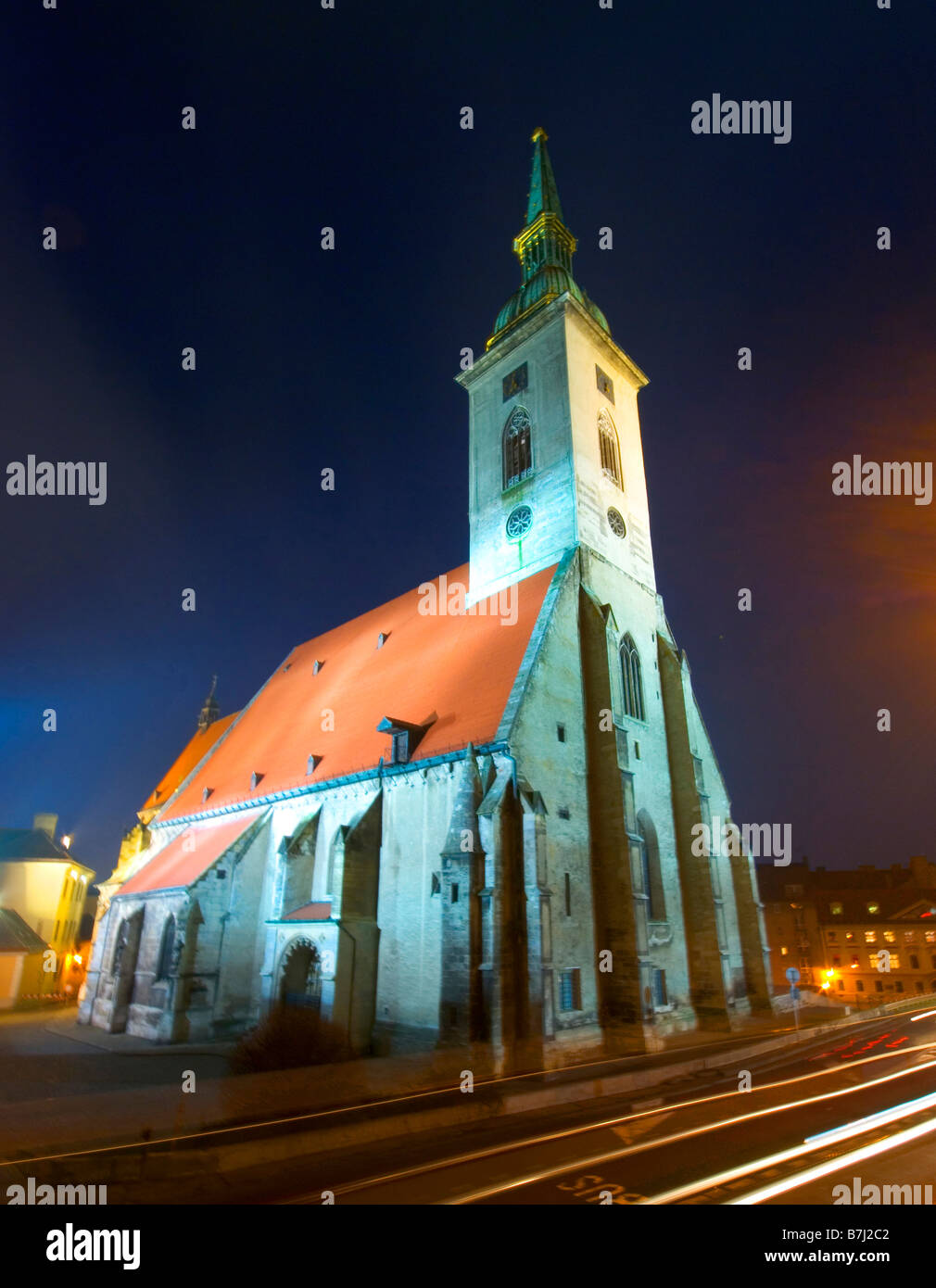 Die beeindruckende St.-Martins Dom (Dóm Sv Martina) in Bratislava ...