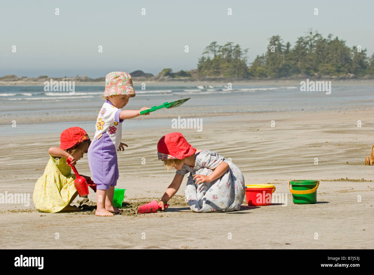 Weibliche kinder kinder spielen -Fotos und -Bildmaterial in hoher ...