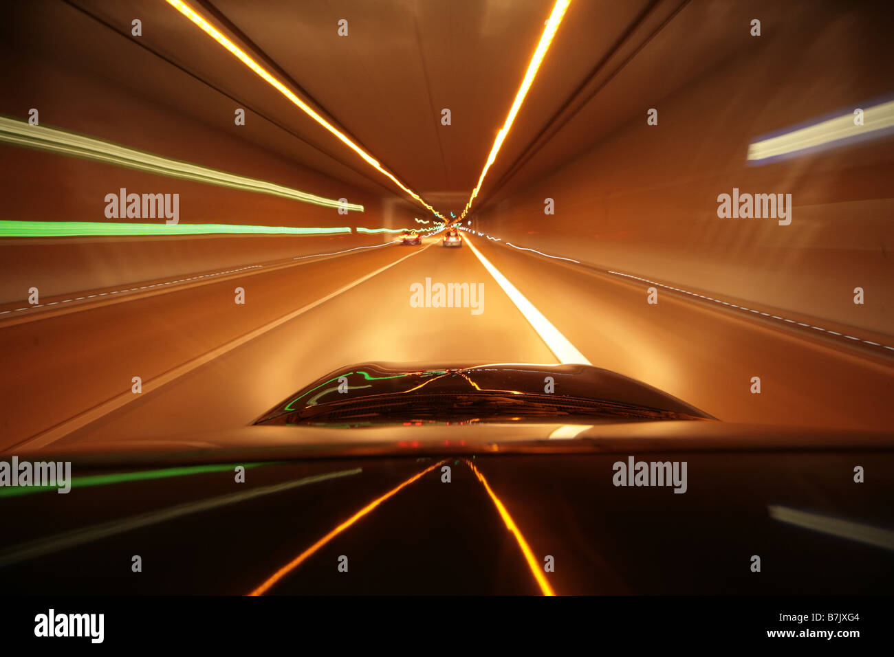 Spannende Sie Fahren Durch Einen Tunnel Welche Besonderheit Besteht Dabei Ebenbild