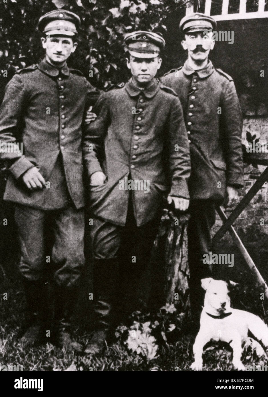 ADOLF HITLER auf der rechten Seite als Soldat in der 16. Bayerischen ...