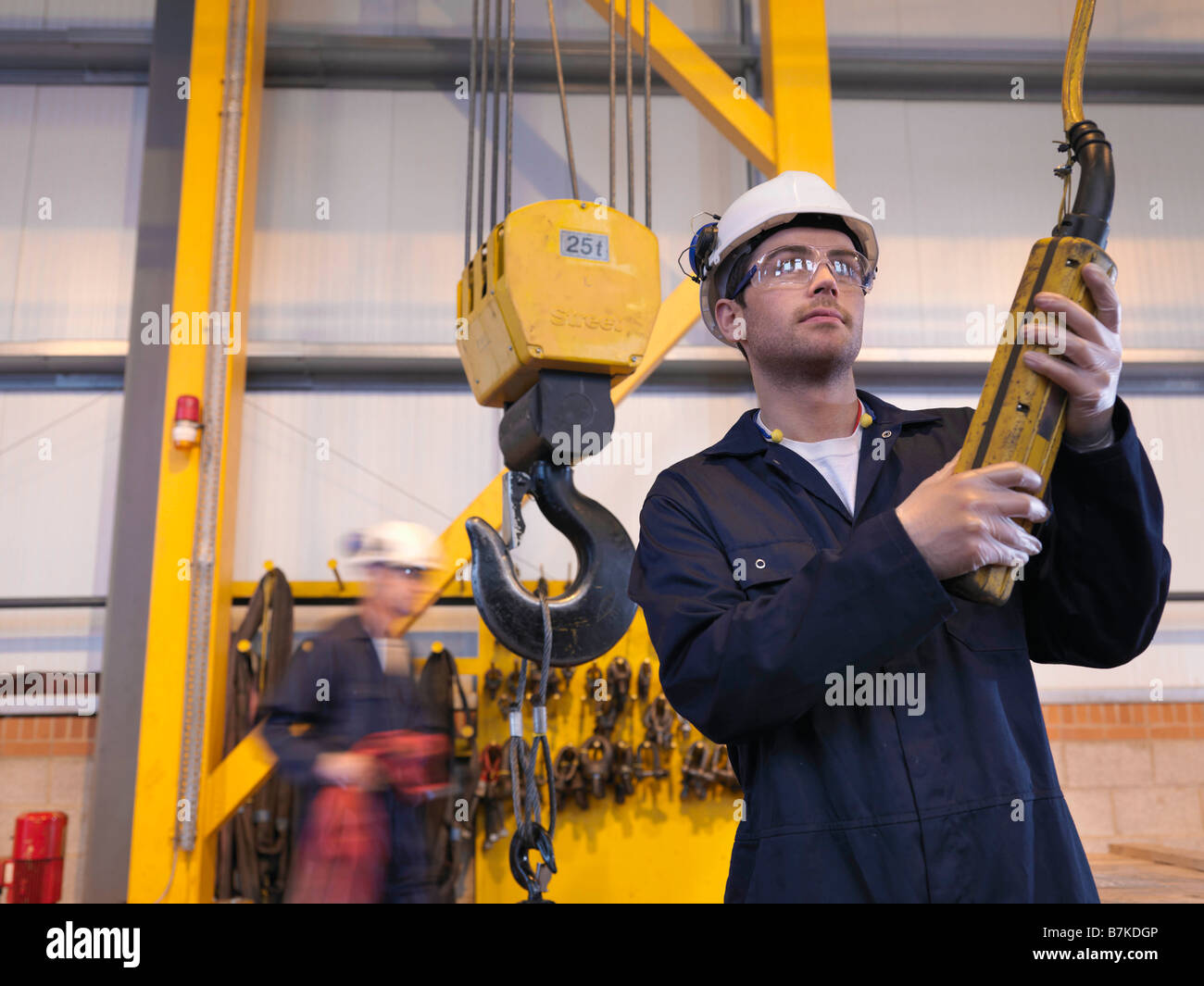 Kran mit haken -Fotos und -Bildmaterial in hoher Auflösung – Alamy