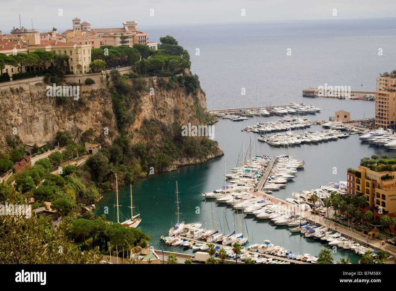 Castle monaco monte carlo harbour -Fotos und -Bildmaterial in hoher ...
