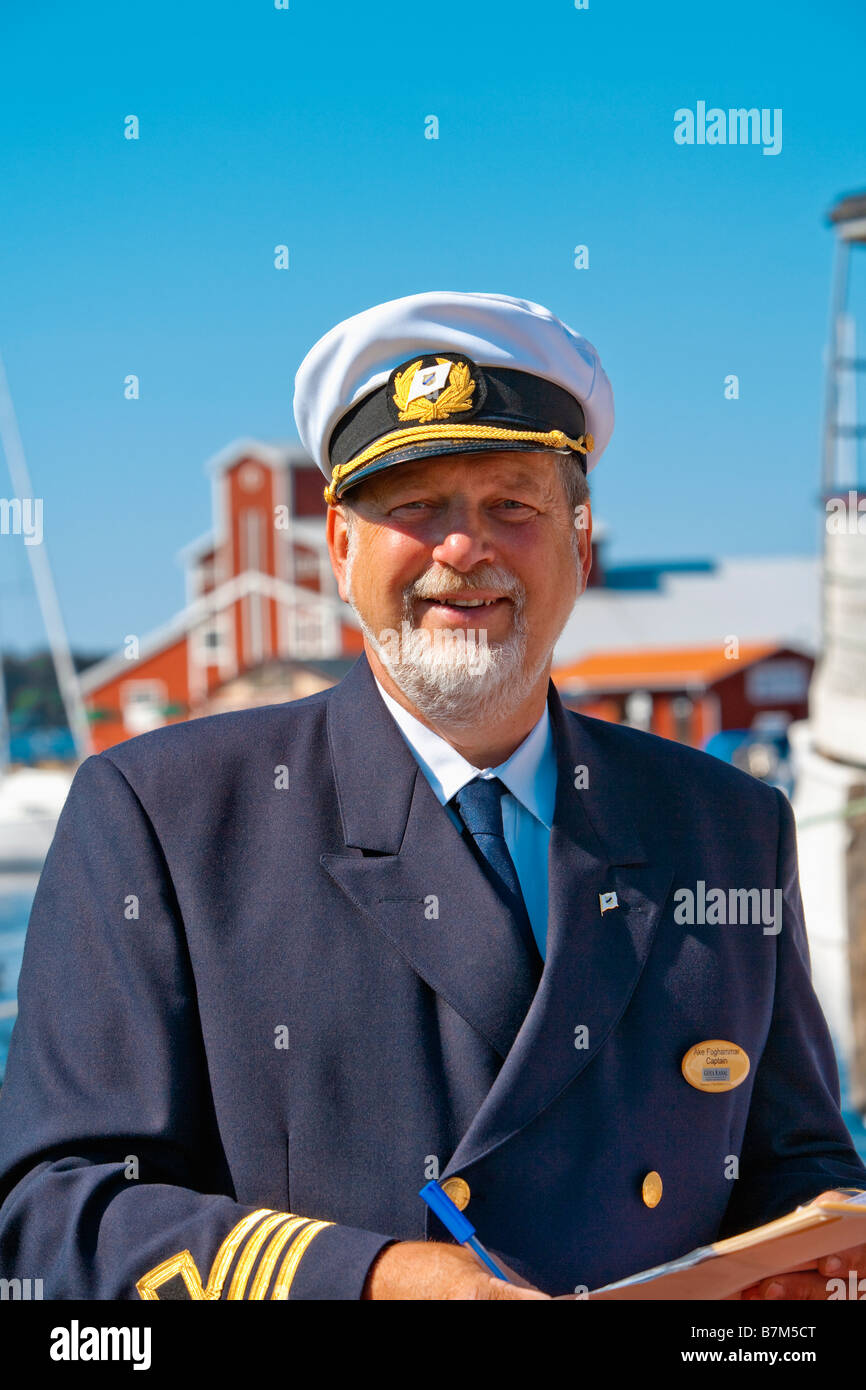 Ship captain uniform sweden -Fotos und -Bildmaterial in hoher Auflösung ...