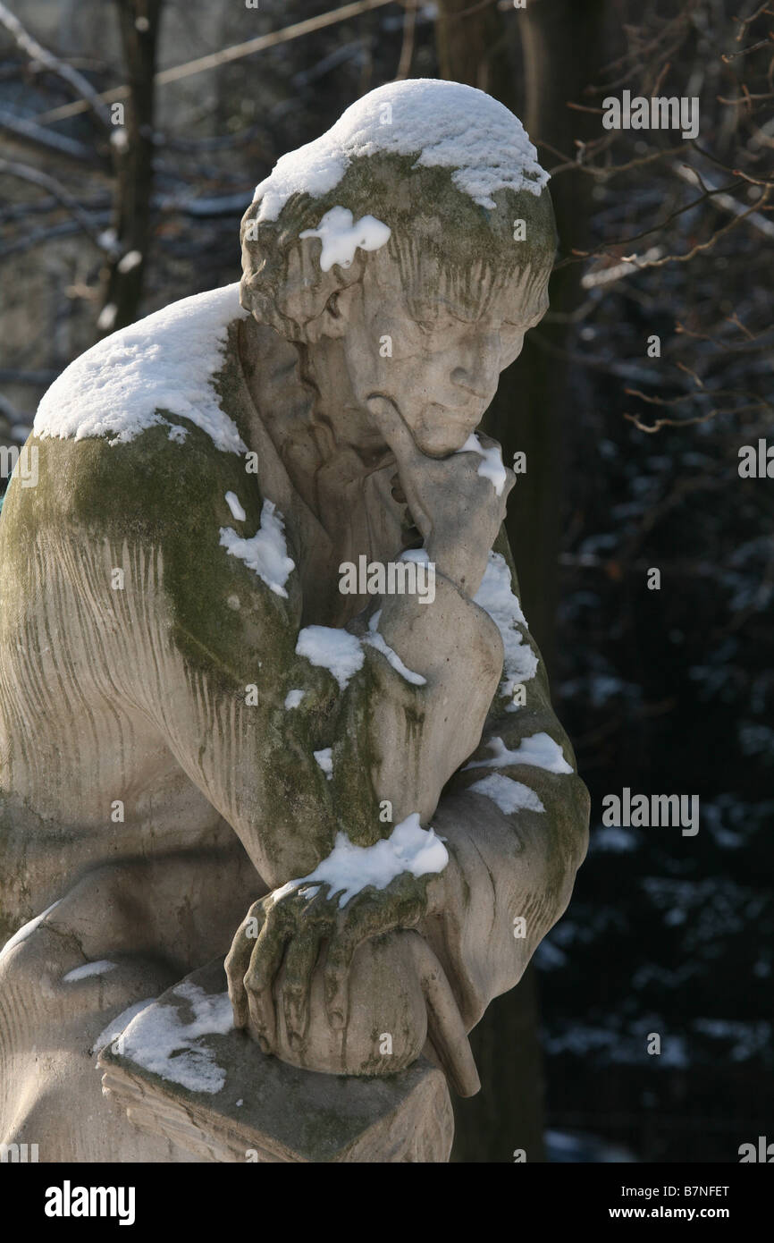 Statue des mittelalterlichen Wissenschaftler Paracelsus vom ...