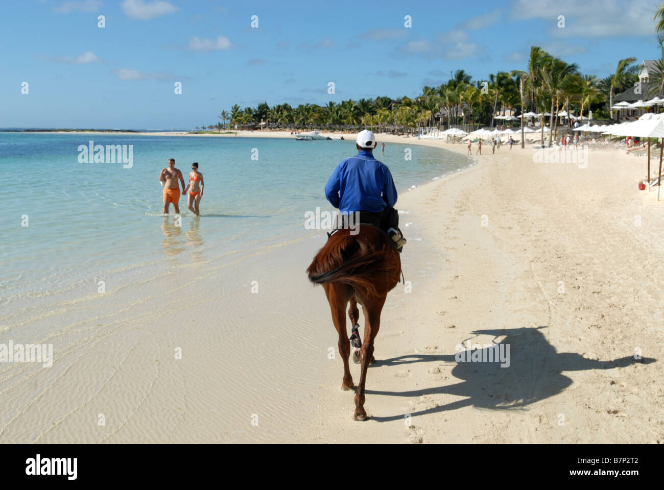 Reiter am strand -Fotos und -Bildmaterial in hoher Auflösung – Alamy