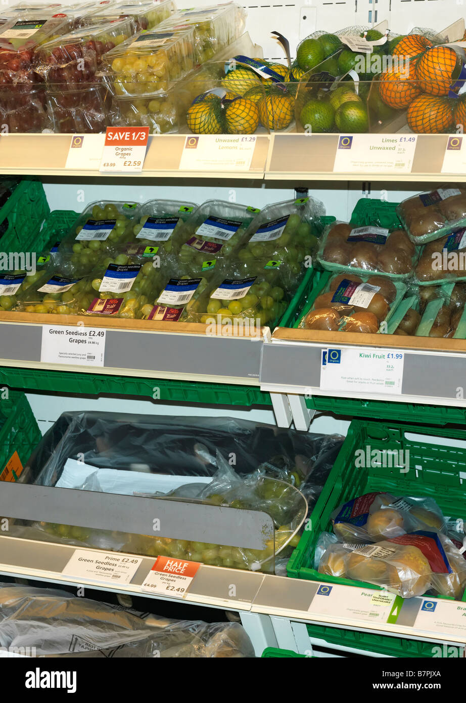 Obst zum verkauf im supermarkt Stockfotos und -bilder Kaufen - Alamy