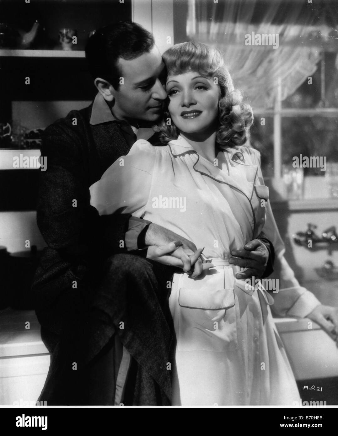 Manpower marlene dietrich -Fotos und -Bildmaterial in hoher Auflösung – Alamy