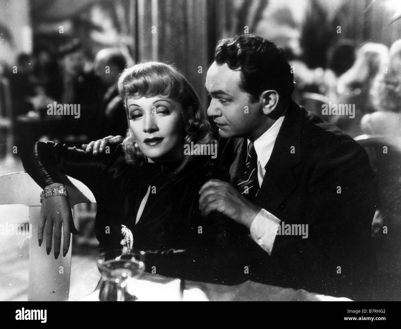 Manpower marlene dietrich -Fotos und -Bildmaterial in hoher Auflösung – Alamy