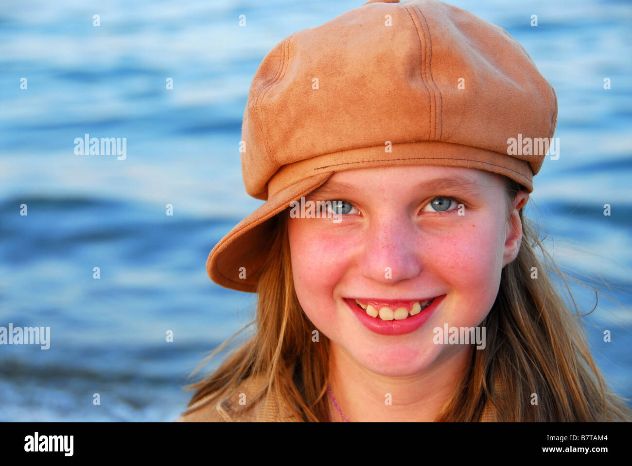 Preteen girl blond hair freckles -Fotos und -Bildmaterial in hoher ...
