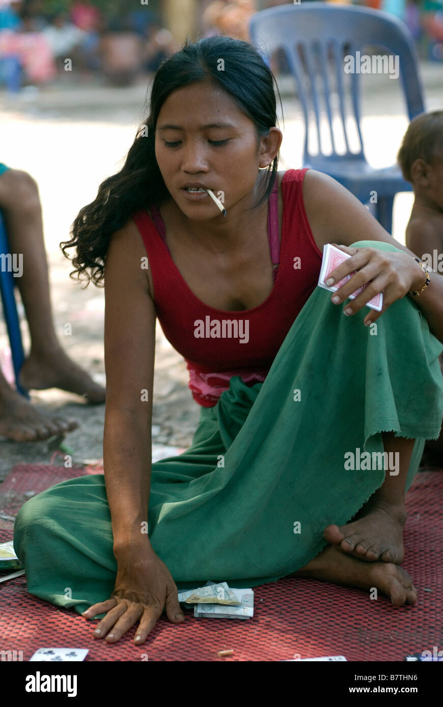 Gypsy Smoking Fotos Und Bildmaterial In Hoher Auflösung Alamy
